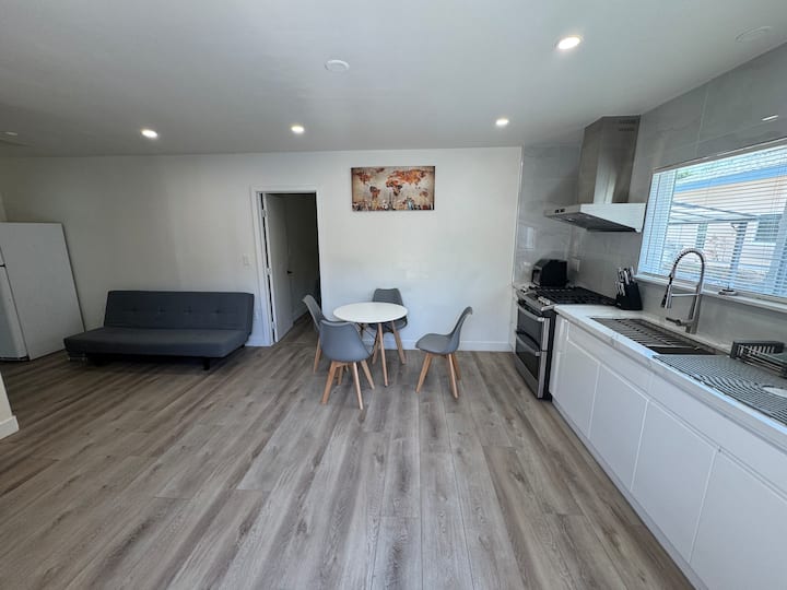 Charming 2-bedroom Unit Near Dtla & Pasadena - Pico Rivera, CA
