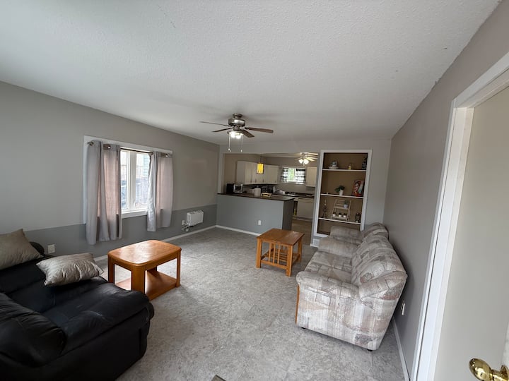 Cozy 2br Home | Near Everything - North Battleford