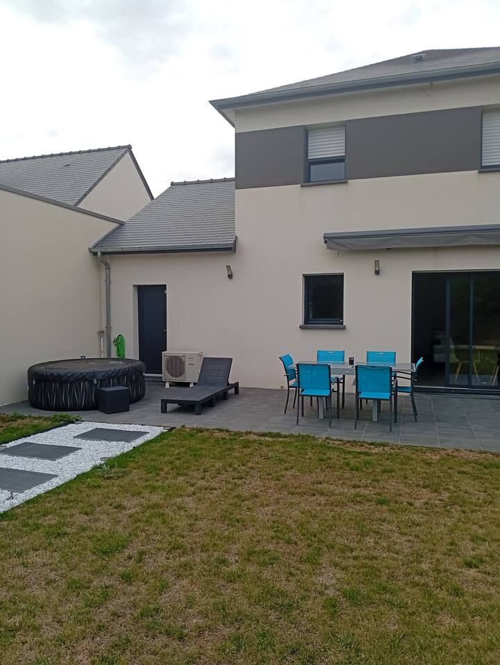 Location Maison Moderne Avec Jacuzzi - Le Château du Pin