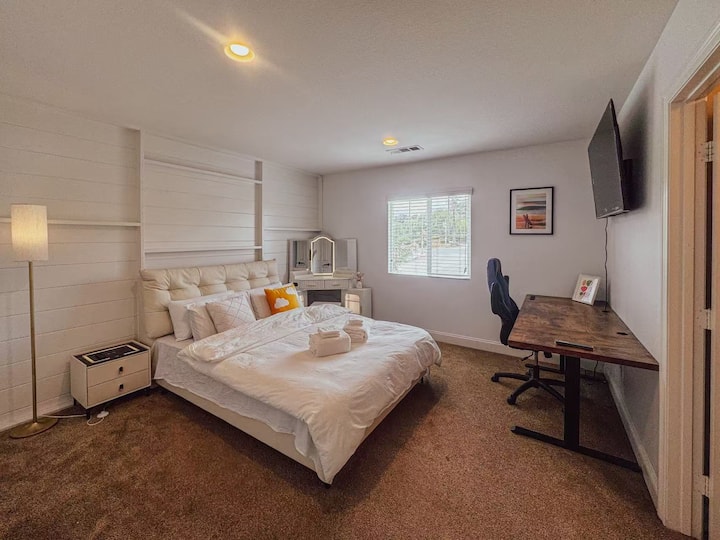 温馨单间 · 共用卫生间 · 安静舒适 · 临近商场和餐饮Room 206 - Riverside, CA