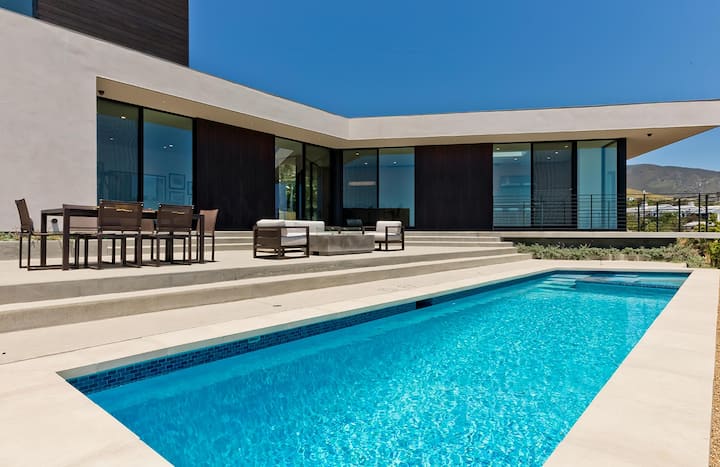 Malibu Park With Views & Pool - Malibu, CA