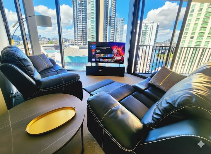 Central Location And Stunning Views - Spring Hill