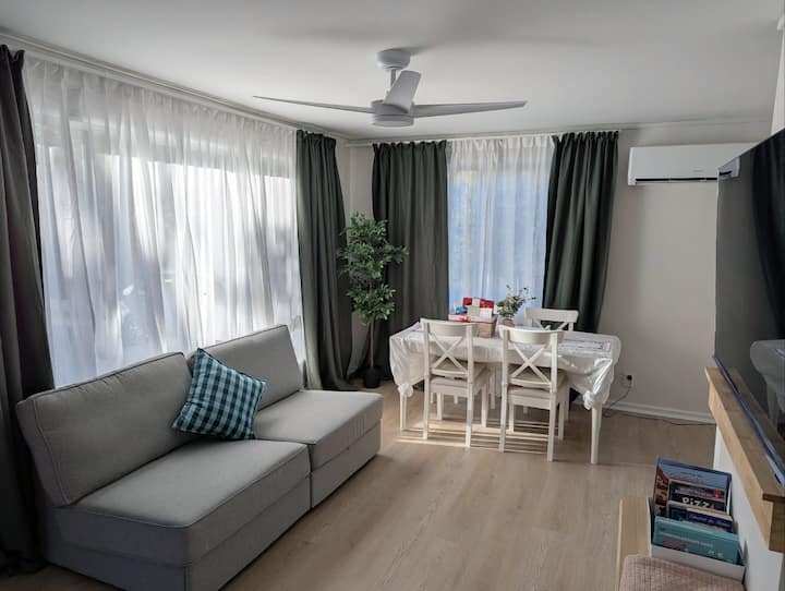 [Bright & Peaceful] 3 Bedroom House With Backyard - Belconnen