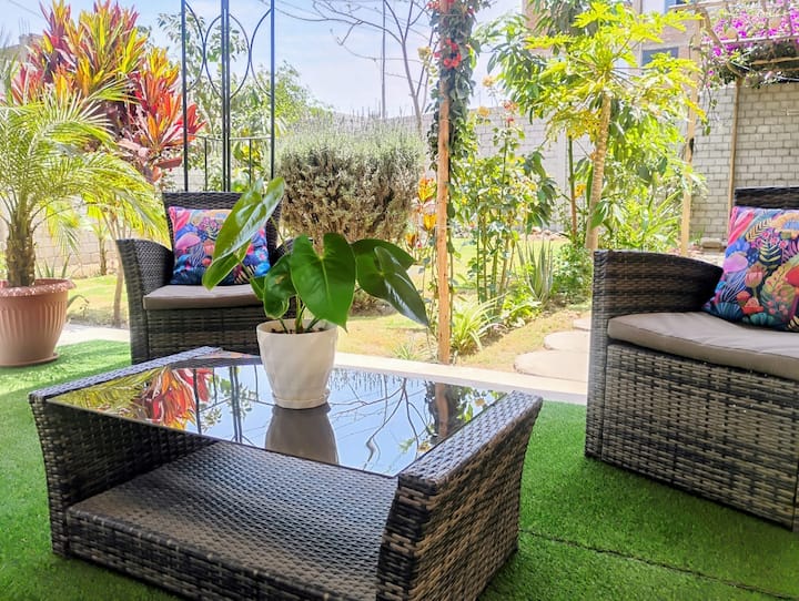 Casa Con Jardín Y Terraza, Trujillo - Trujillo, Peru