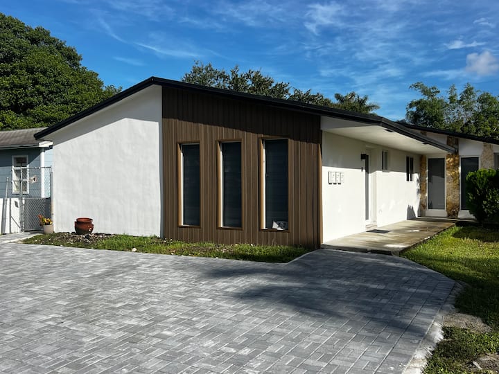 Casa Flamingo Splash Dania Beach Vibes! - Dania Beach, FL