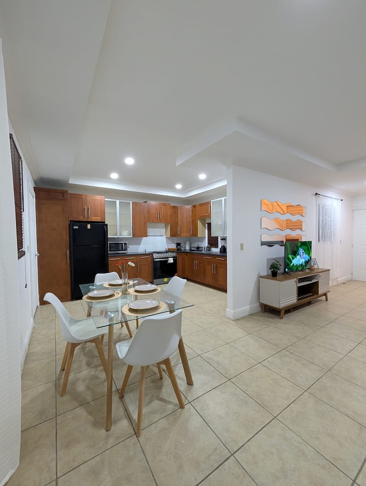 Prime Location • Pool, Ac & Easy Main Road Access - Managua