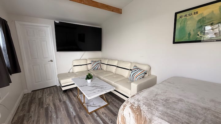 Cozy Guest Suit In The Heart Of Burbank - Burbank, CA