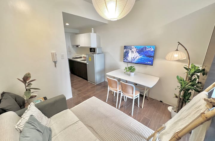 Cozy Coastal Escape In Makati W/ Bay View Balcony - Metro Manila