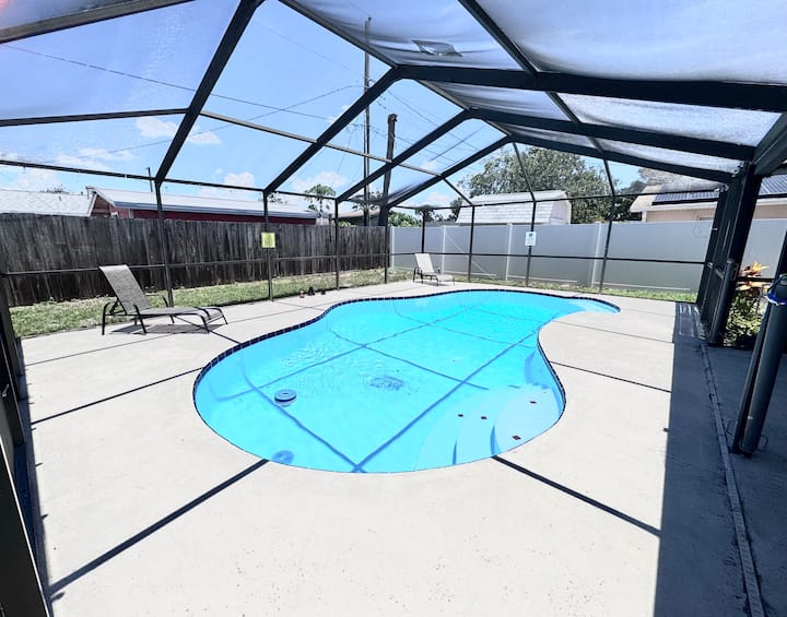 Pool Home Close To Tampa Airport - Tampa, FL