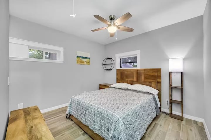 Spacious Pool Retreat ~ Beach ~ Pool - Clearwater