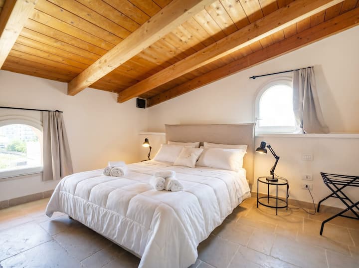 Palazzo Della Torre 202 Modern Historic Apartment - Bari