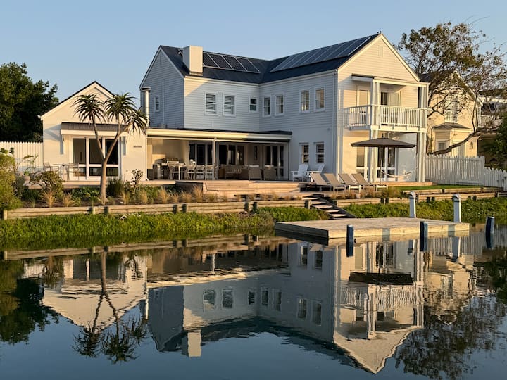 Aqua Vista - Thesen Waterfront Luxury Villa. - Knysna