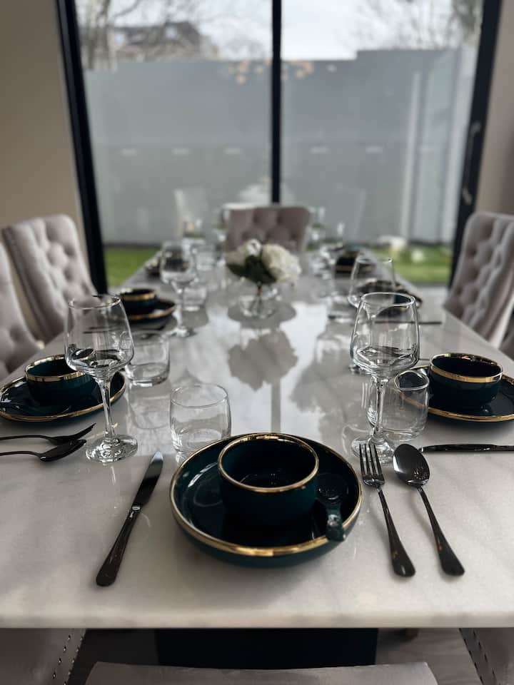 Chanel-inspired Mansion 5br Ensu - Box Hill
