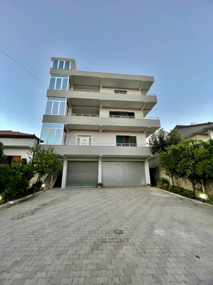 Sunny Holiday Home - Qerret