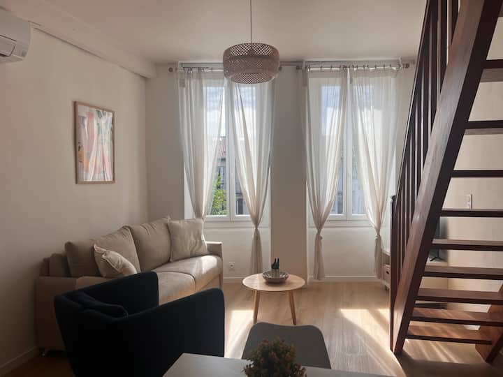 Air-conditioned Duplex: Arenas Within Walking Distance, Parking - Landes