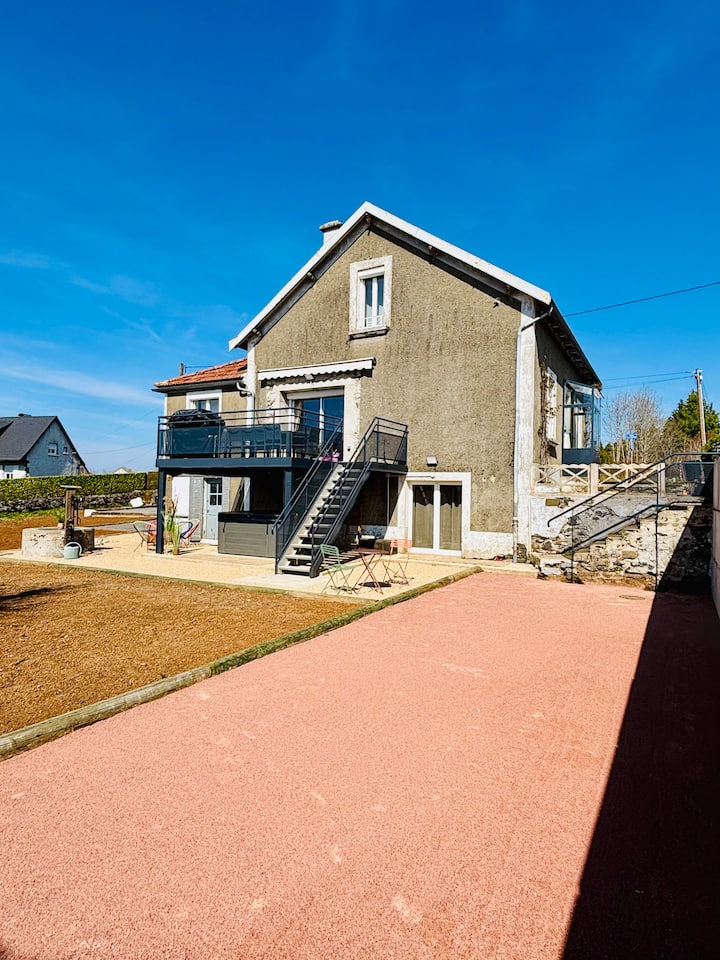 Maison 4* Jacuzzi & Salle De Jeux – 12 Pers-cantal - Salers