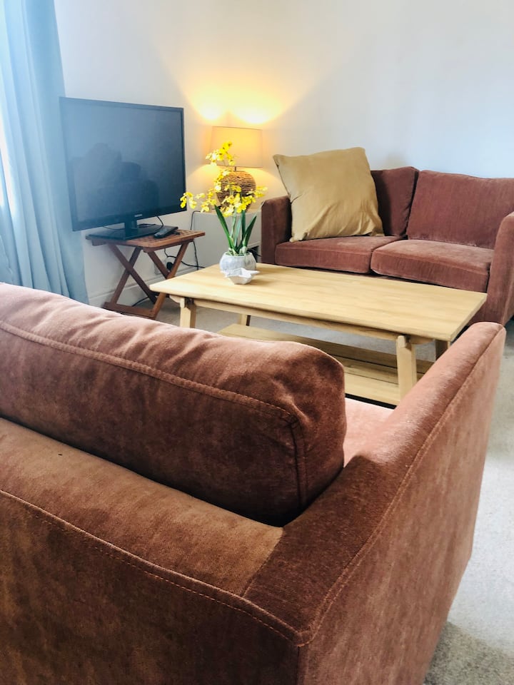 Starlight: Cosy 2 Bedroom Maisonette - 클리브던