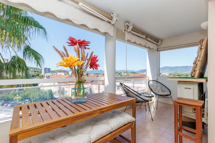 Cosy T2 Ensoleillé Avec Balcon – 10min De La Plage - IBIS Cannes Mouans Sartoux parking gratuit