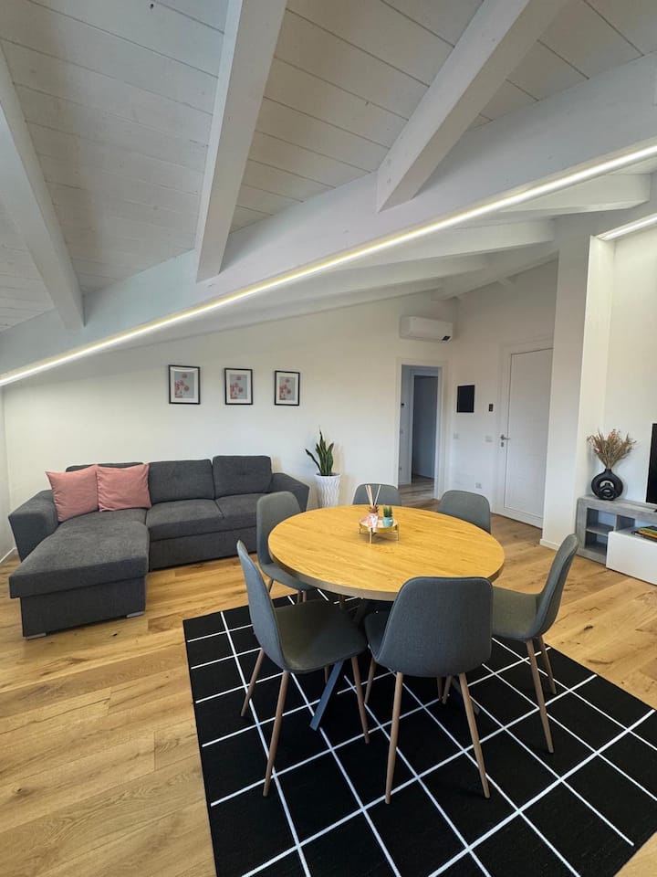 Top Floor Jacuzzi-como/milan - Lombardy