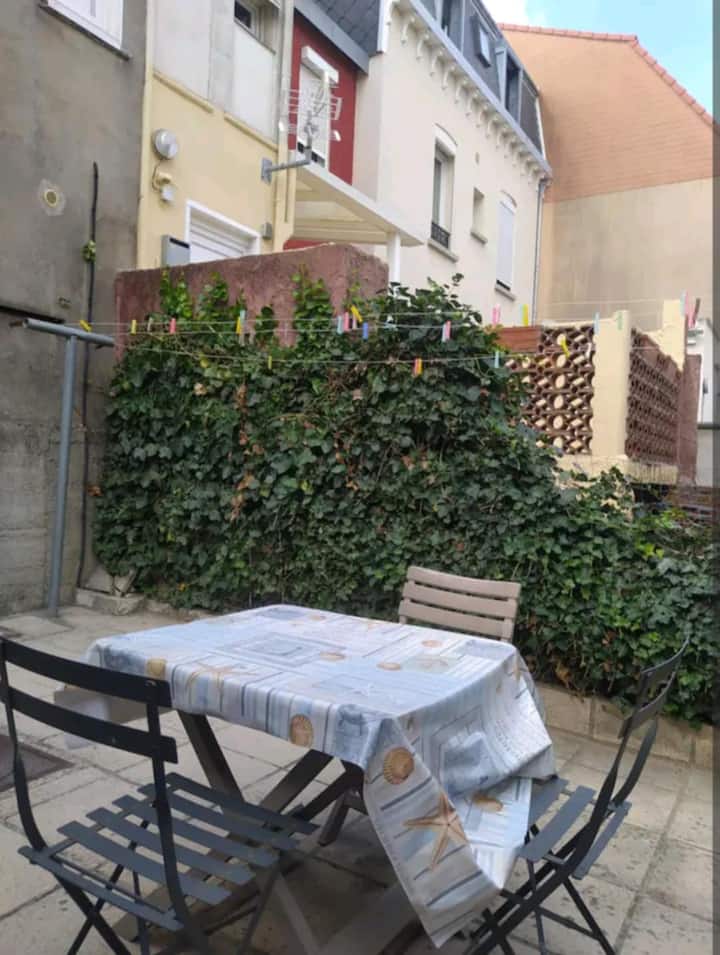 Appartement Rdc Avec Terrasse
100 M Plage - Fort-Mahon-Plage