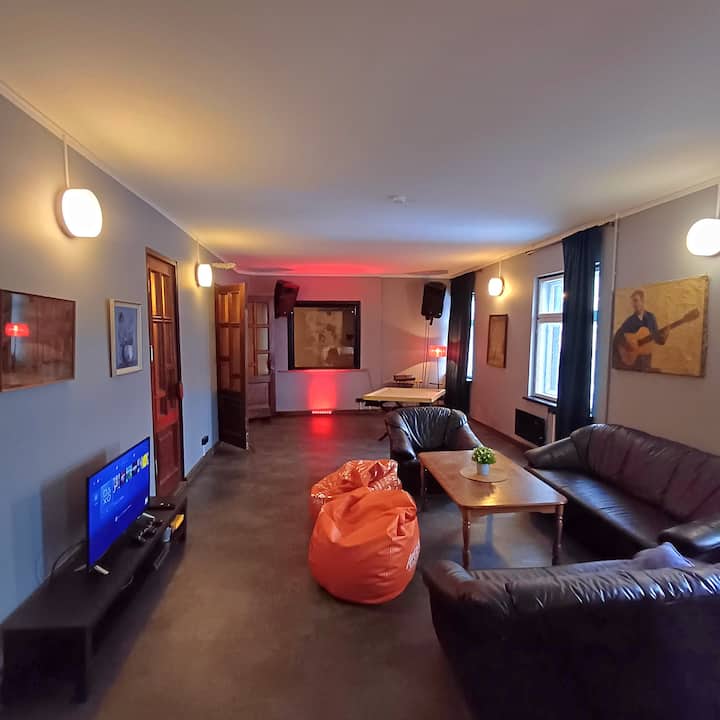 Art Quarter Loft For 8 | Center | Bbq Café | - Riga