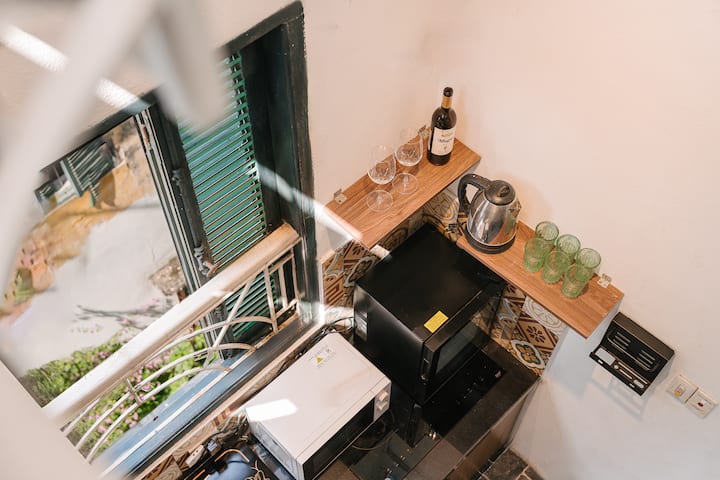 2 Bedrooms/2 Baths/
1' To Oldquarters & Railway - Hanoi