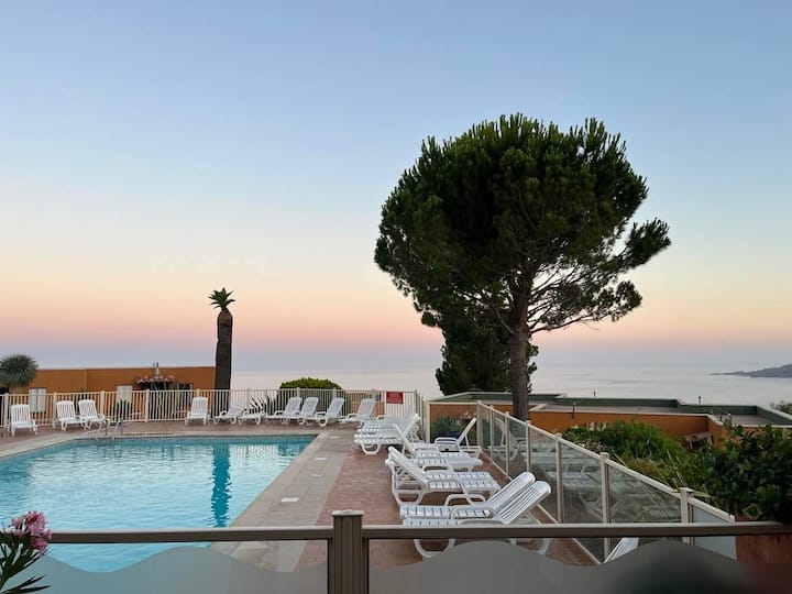 Appartement Avec Vue Mer En Résidence - Théoule-sur-Mer