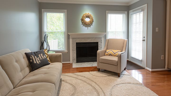 3 Bed 3.5 Bath Home W/modern Kitchen Near Iad - Reston, VA