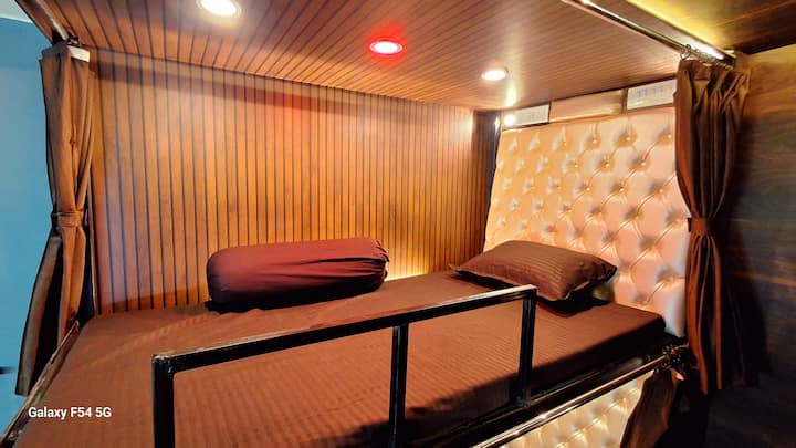 Urbania Premium Pg/hostel- Male - Kolkata (Calcutta)