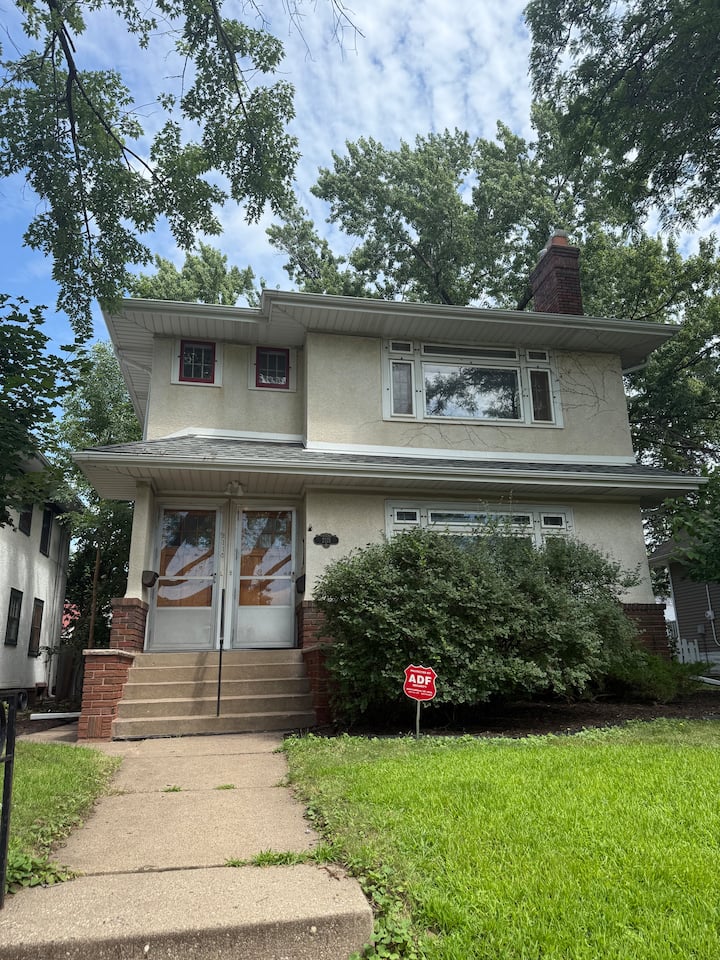 St. Paul Stay Near River & Eats - Saint Paul, MN