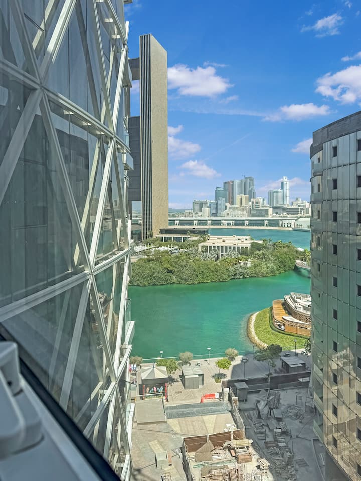 1 Br | Stylish | Waterfront In Central Area - Manama