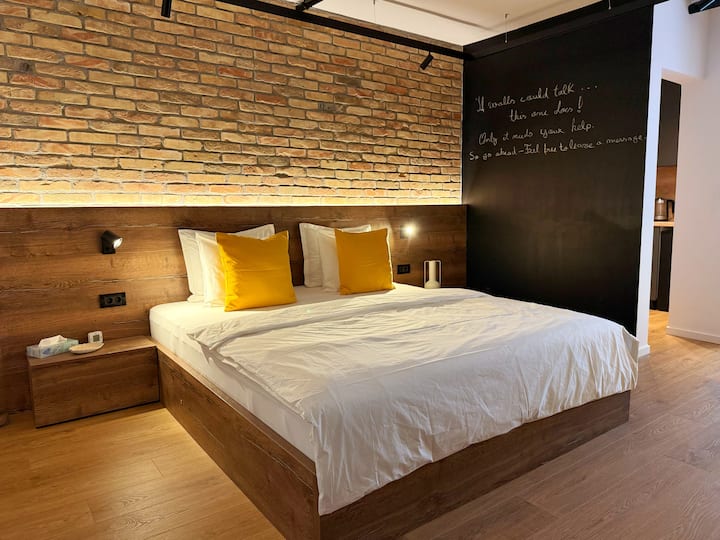 Noir & Honey - 10 Mins Walk To City Center - Timișoara