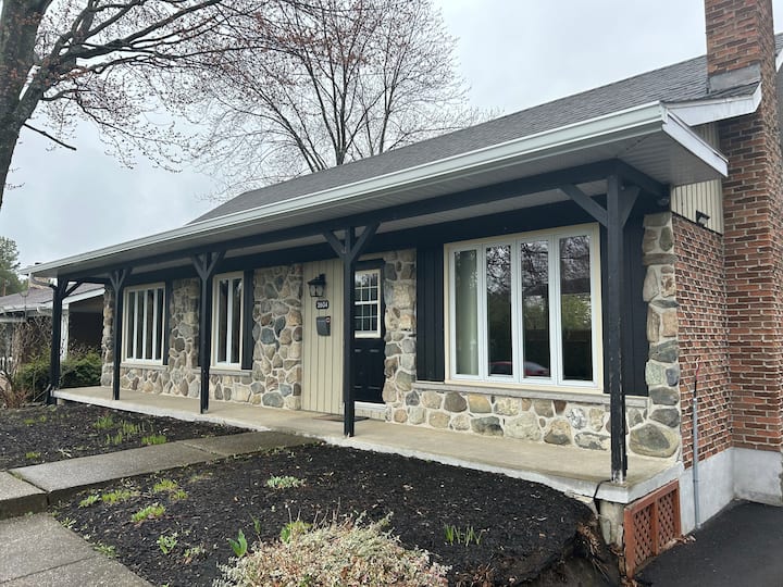 Chambre Pour/ Room For
Université De Sherbrooke-1 - Sherbrooke