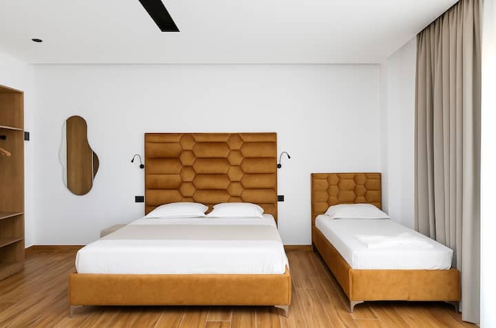 Big Room Roas - Ksamil