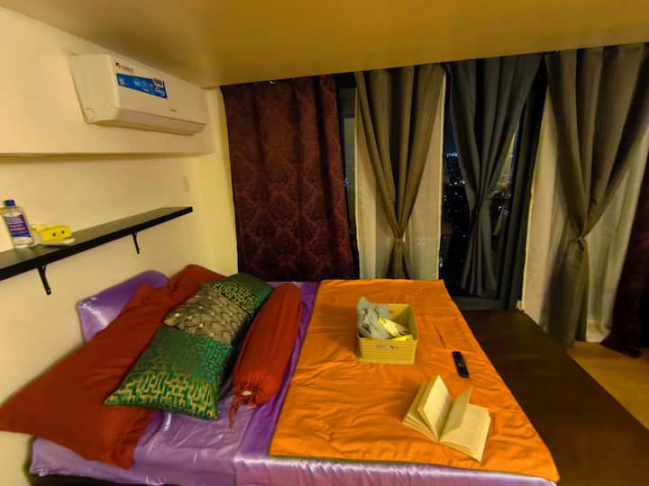 A Shy Penthouse Unit At Poblacion, Makati City! - Manila