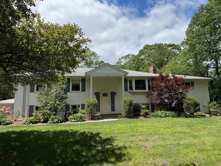 1.6 Miles From The Stadium: Spacious 5b/3.5ba - Foxborough, MA