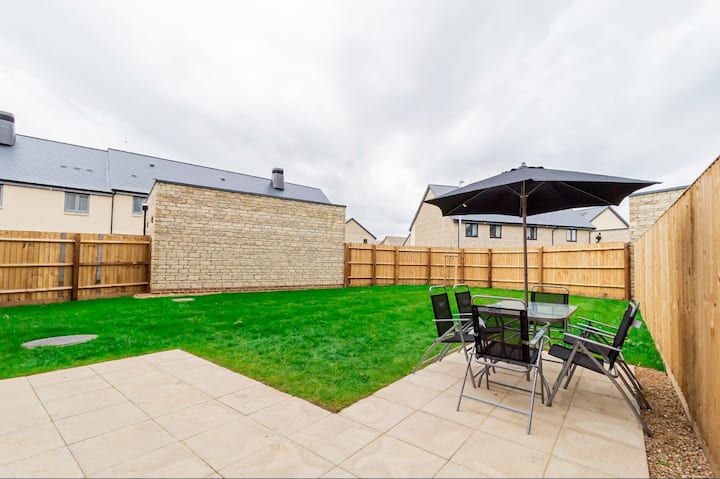 Stylish 4 Bedroom Home Perfect For Families - ビスター