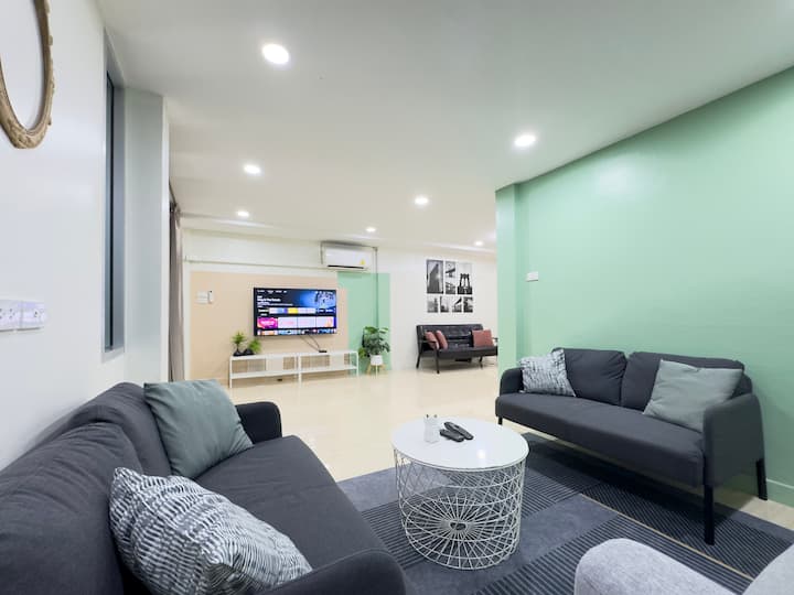 Thong Lor区/5卧独栋三层/独享/米其林美食街/bigc100米/步行旅游巴士总站地铁站/ - Bangkok