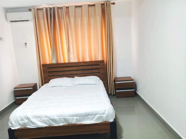 2bedroom Apartment With Wi-fi & A Balcony - Monrovia