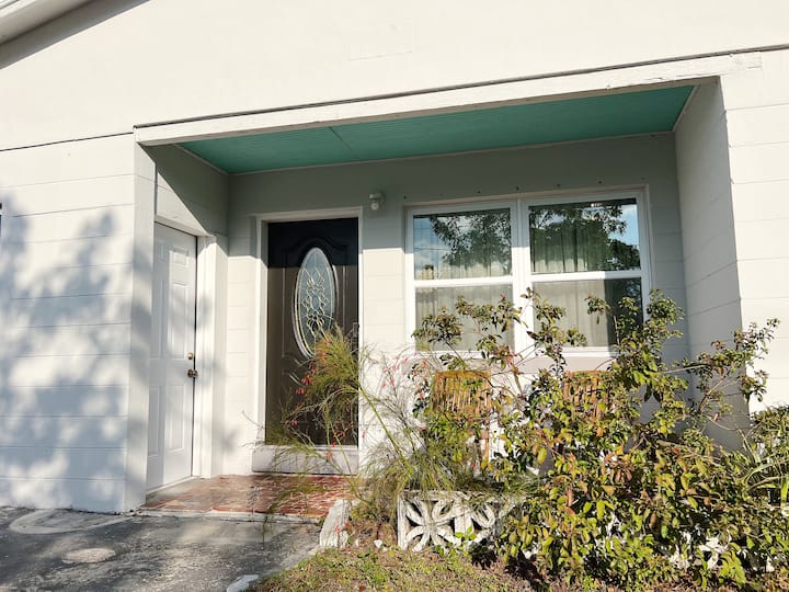 5 Bedroom Duplex Near Downtown - Fort Myers, FL