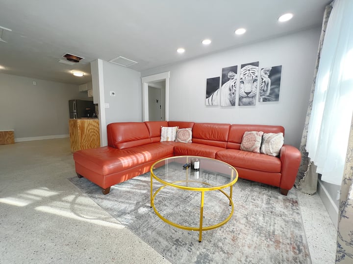 5 Bedroom Entire Duplex (2 Units), Near Downtown! - Fort Myers, FL