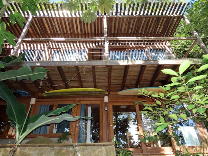 Refúgio Em Meio Ao Verde, A 300m Da Praia. - Florianópolis