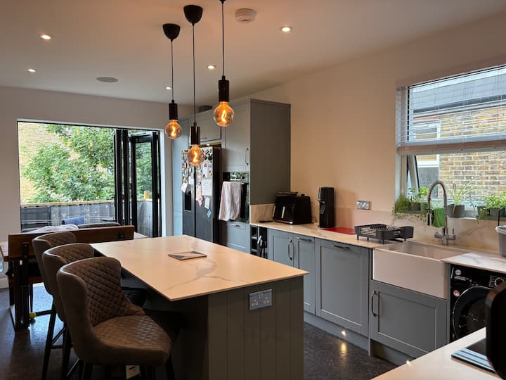 3 Bed W Garden & Terrace Tooting - Croydon