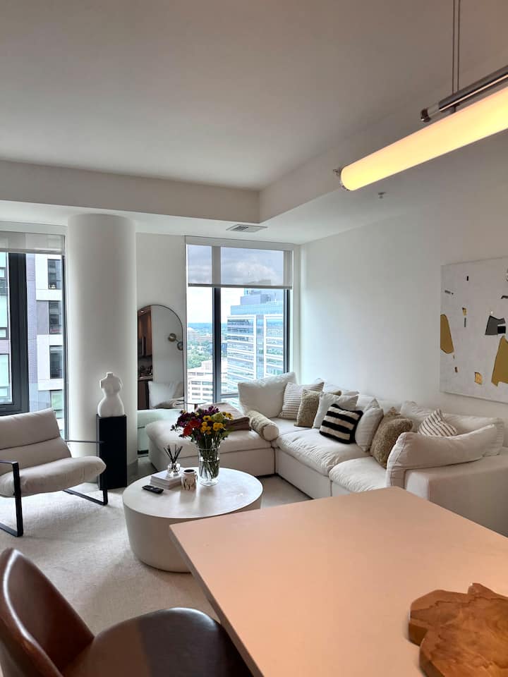 Walkable & Cozy Tysons High-rise - Fairfax, VA