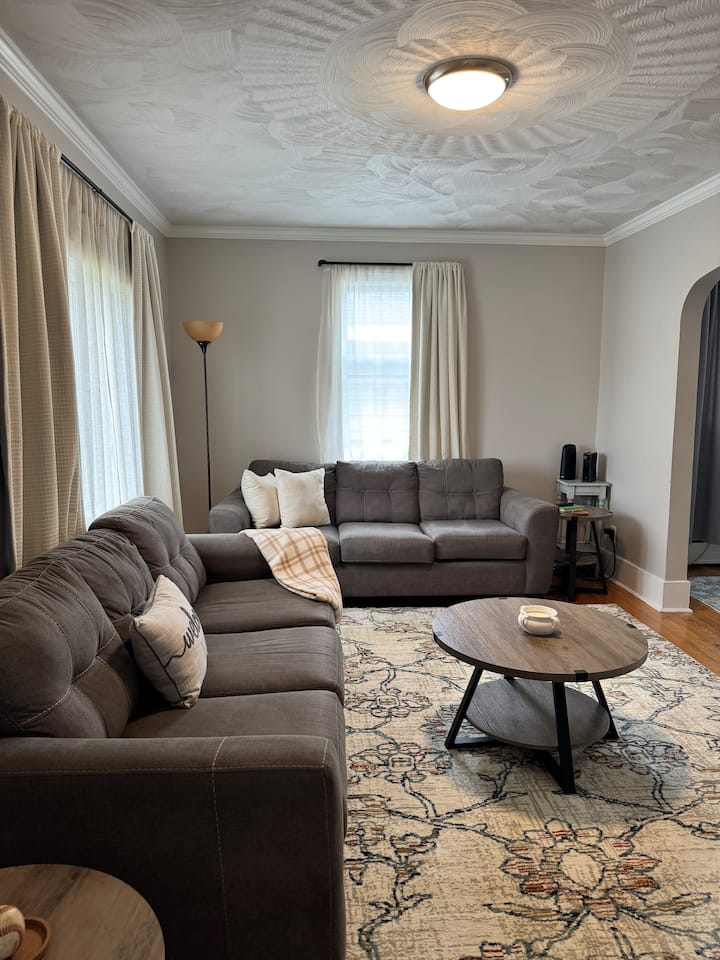 No Cleaning Fee, Stocked Kitchen, Free Parking - Utica, NY