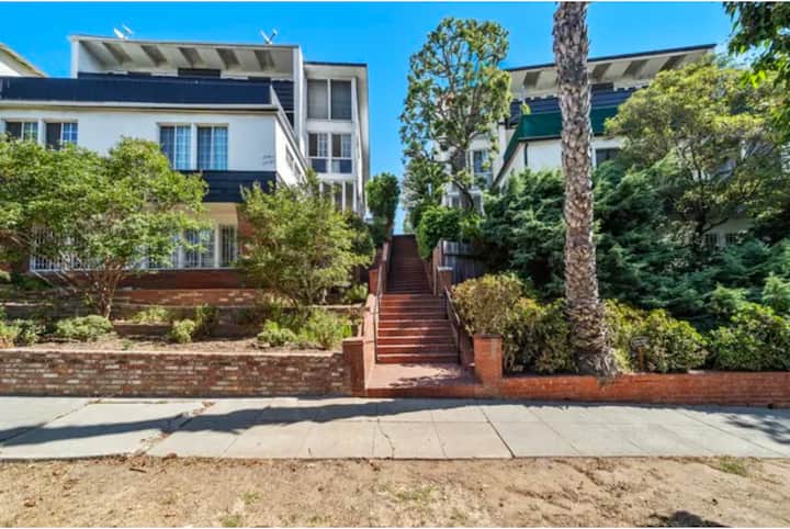 Large, Light And Bright 2+1. - Los Ángeles, CA