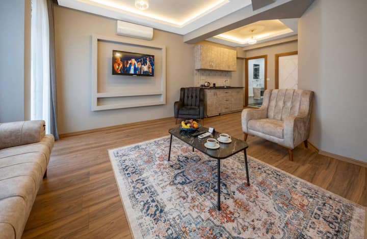 Taksim Square—1br Deluxe Suite - Istanbul