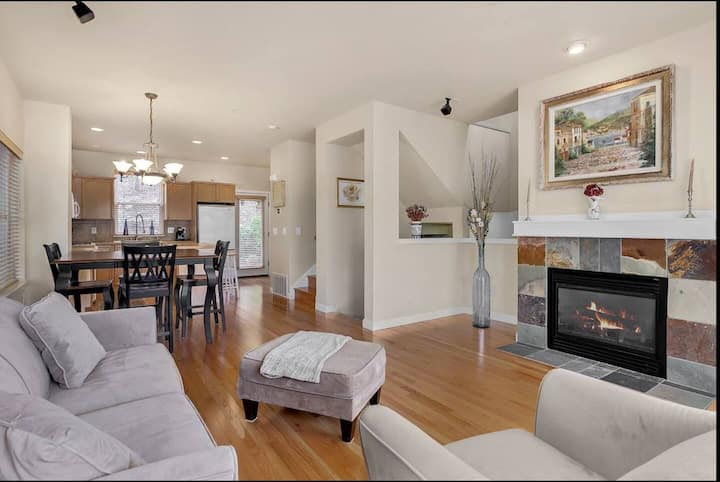Modern Tech Home | Near Msft - Redmond, WA