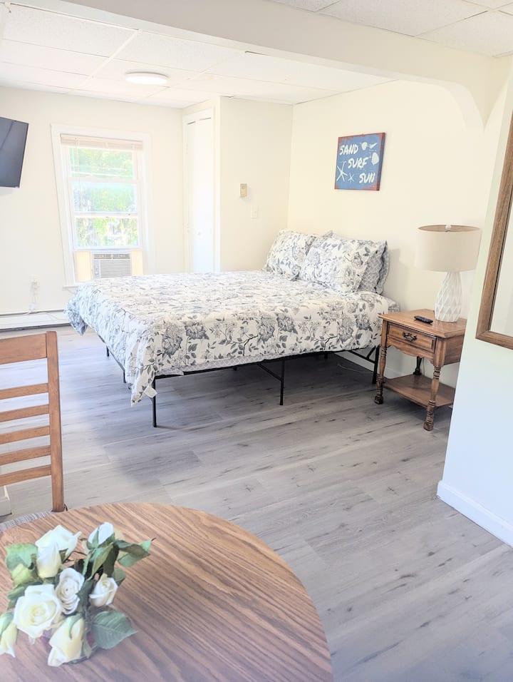 Newly Renovated Studio Free Pkng - Biddeford, ME