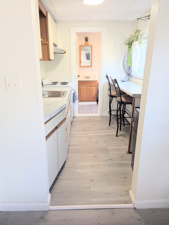 Newly Renovated Studio Free Pkng - Biddeford, ME